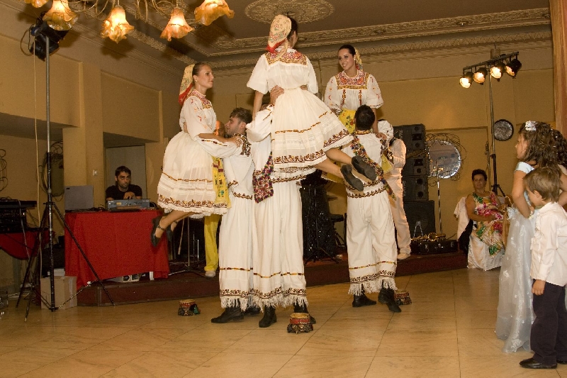 dansuri populare romanesti,dansatori muzica populara,dansatori nunta,